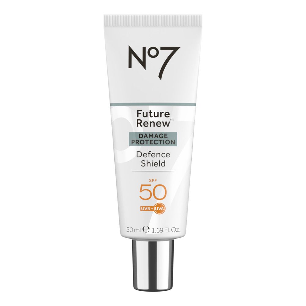 Kjøp No7 Future Renew UV Defence Shield SPF50 hos Med24.no
